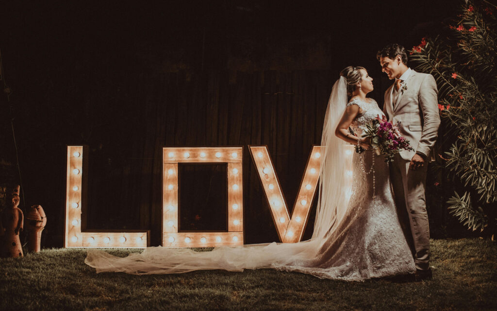 100 Creative Wedding Couple Poses: Expert Tips for Your Big Day