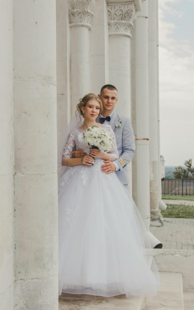 100 Creative Wedding Couple Poses: Expert Tips for Your Big Day