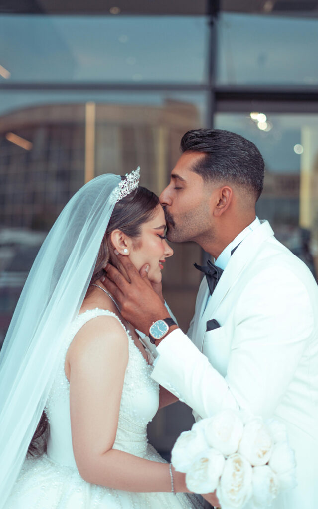 100 Creative Wedding Couple Poses: Expert Tips for Your Big Day